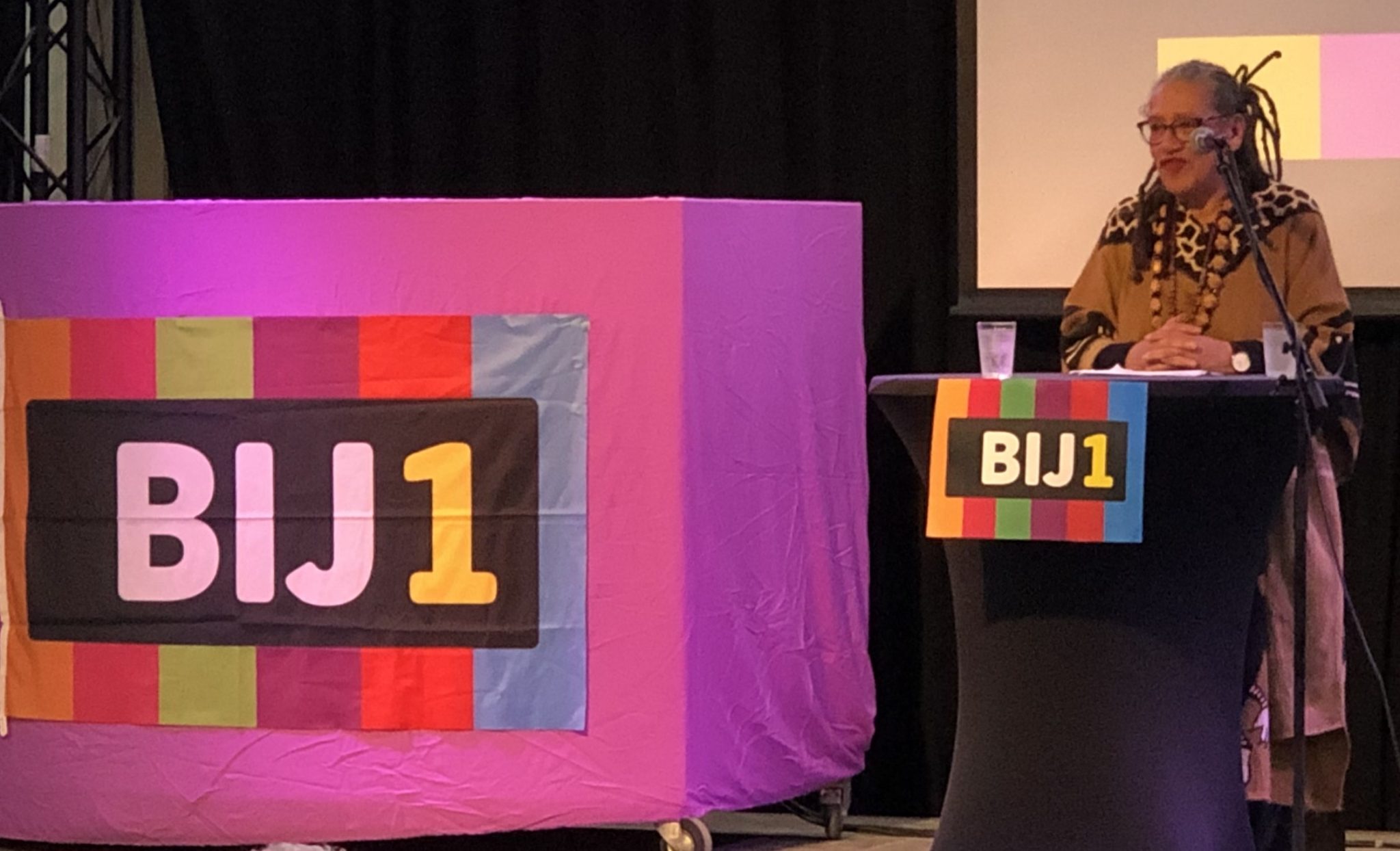 BIJ1 gaat onbeschroomd de verkiezingen in. Maakt de partij een kans?