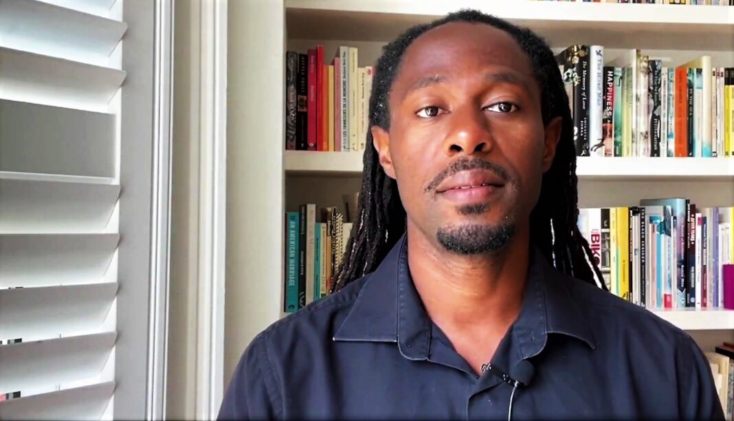 Zwarte professor: 'Ik leerde mijn zoon al over racisme toen hij 3 jaar was'