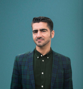 Murat Isik: 'Ik merkte dat schrijven een superkracht was' - de Kanttekening