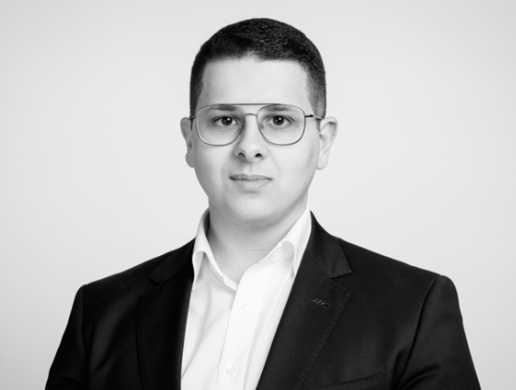 Tashfin Essaguiar, auteur op de Kanttekening